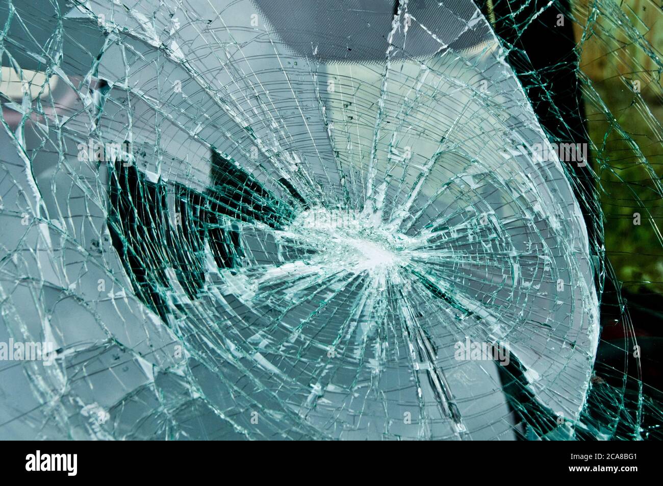 Vandalism Broken Glass Stockfotos und -bilder Kaufen - Alamy