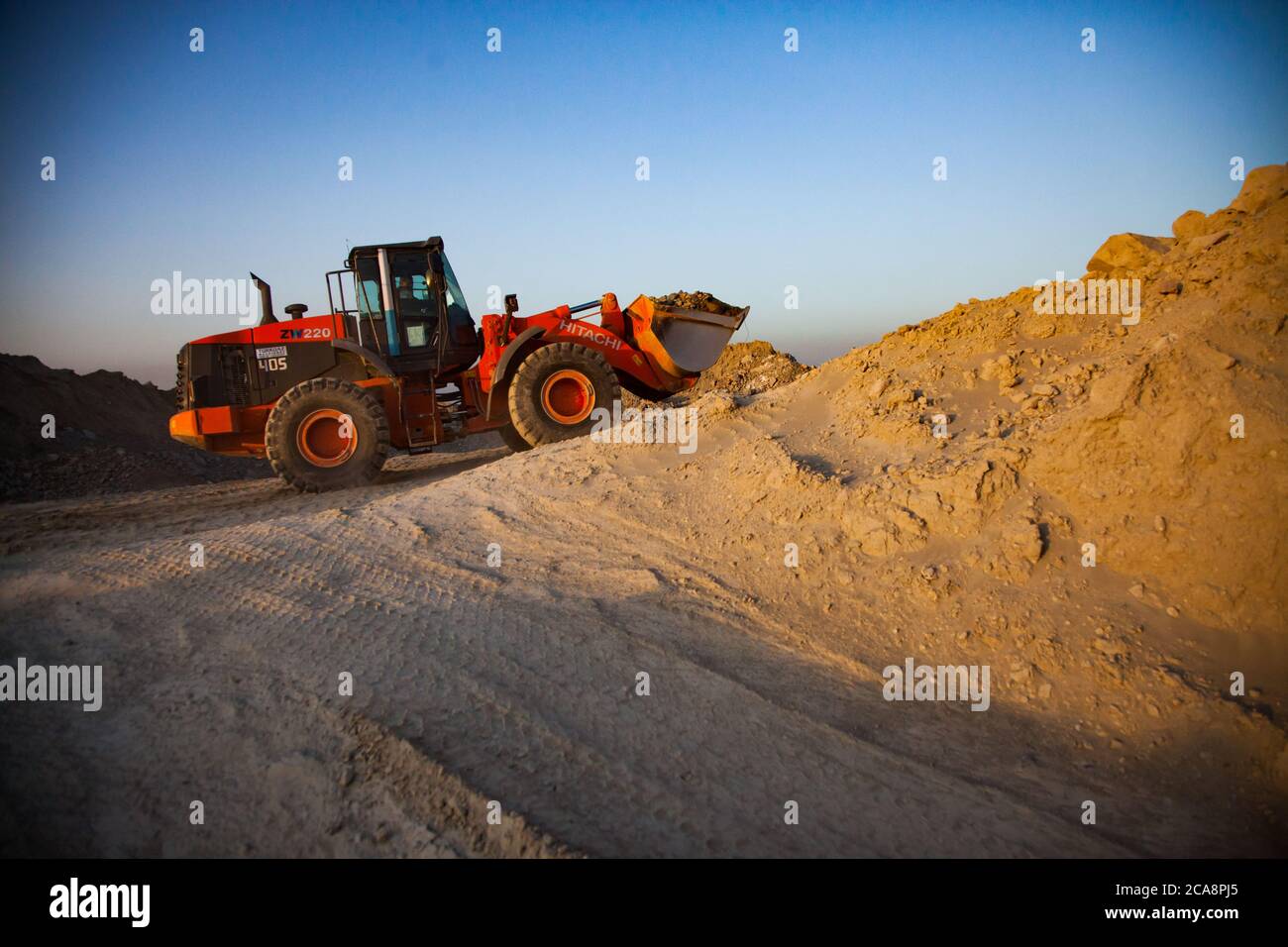 Hitachi bulldozer -Fotos und -Bildmaterial in hoher Auflösung – Alamy