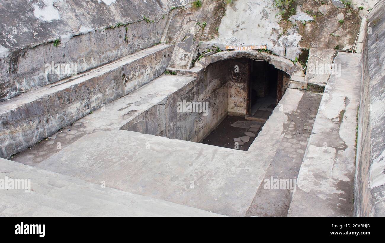 Underground shelter bunker -Fotos und -Bildmaterial in hoher Auflösung ...