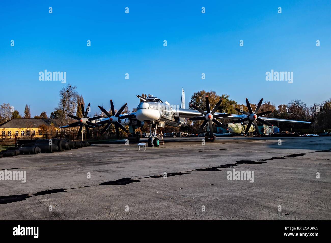 POLTAVA, UKRAINE - 19. OKTOBER 2019: Tupolev russische TU-95 Bear ...
