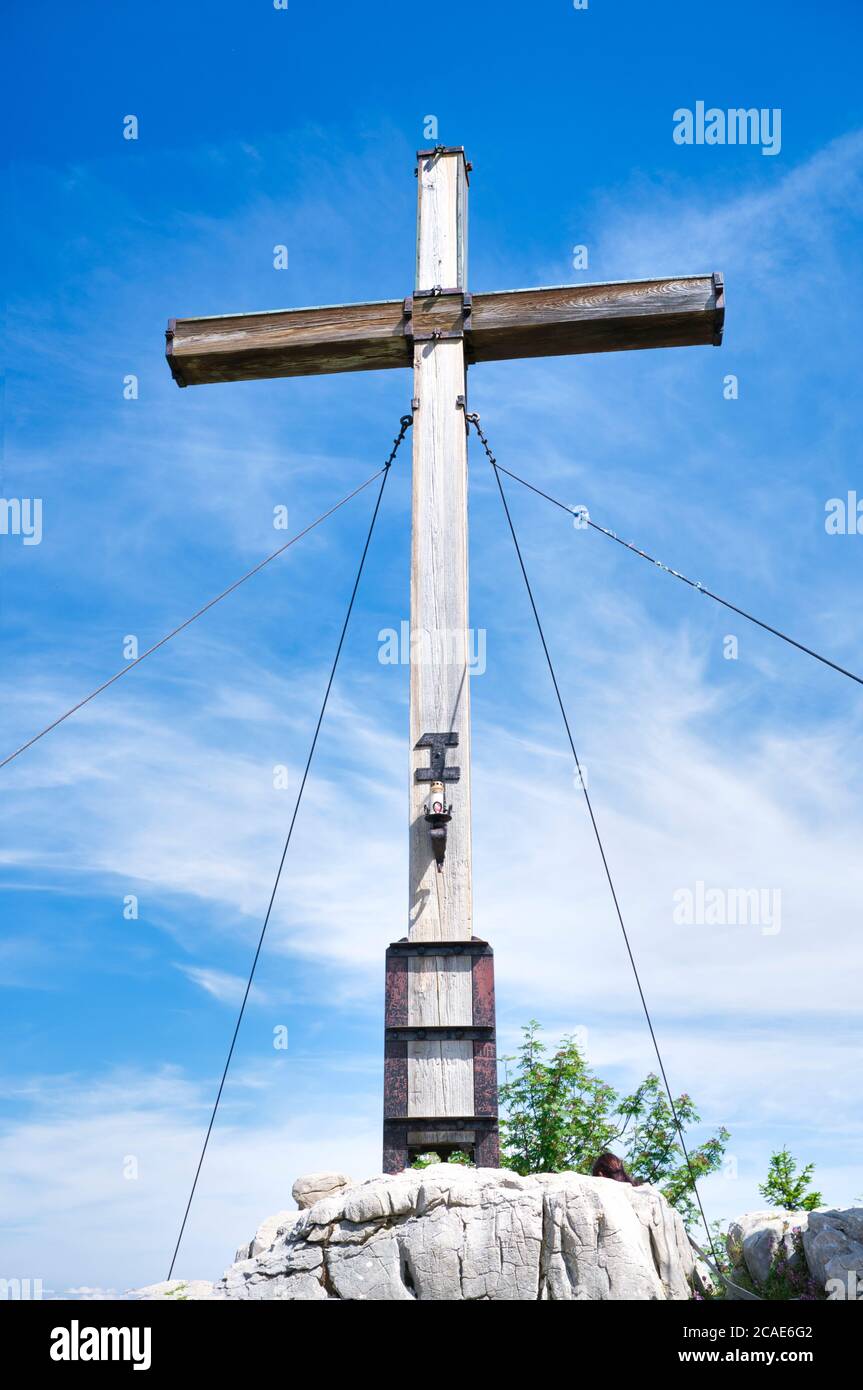 Kampenwand gipfelkreuz -Fotos und -Bildmaterial in hoher Auflösung – Alamy