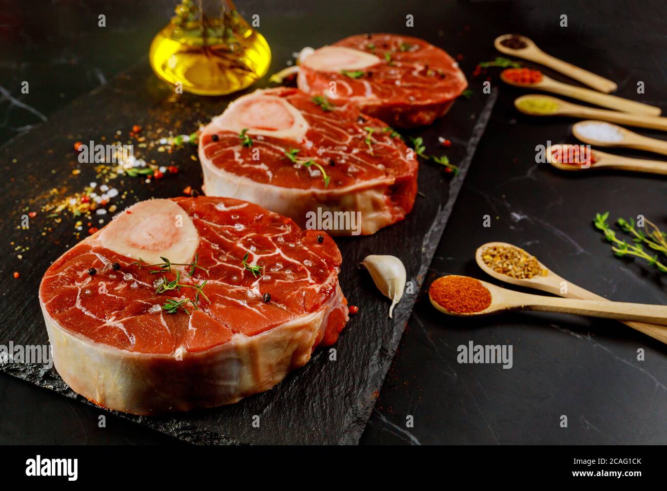 Rindfleisch Mit Knochen Stockfotos und -bilder Kaufen - Alamy