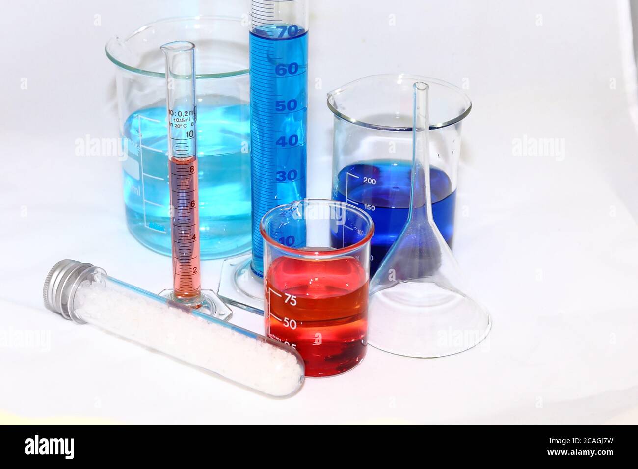 Wissenschaftlicher becher aus glas -Fotos und -Bildmaterial in hoher ...