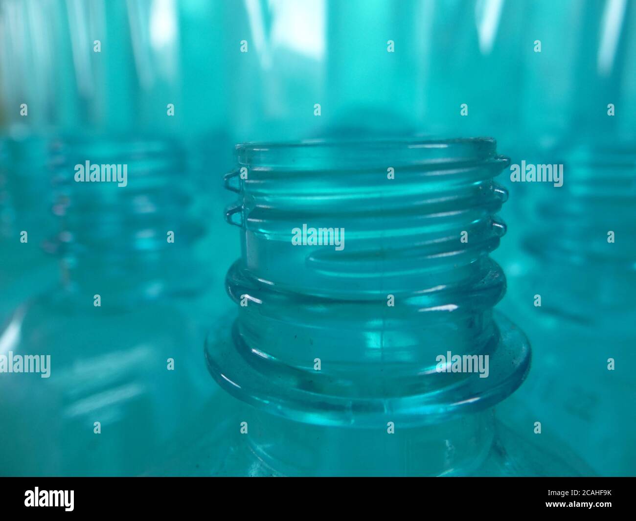 Polyethylenterephthalat behälter -Fotos und -Bildmaterial in hoher ...