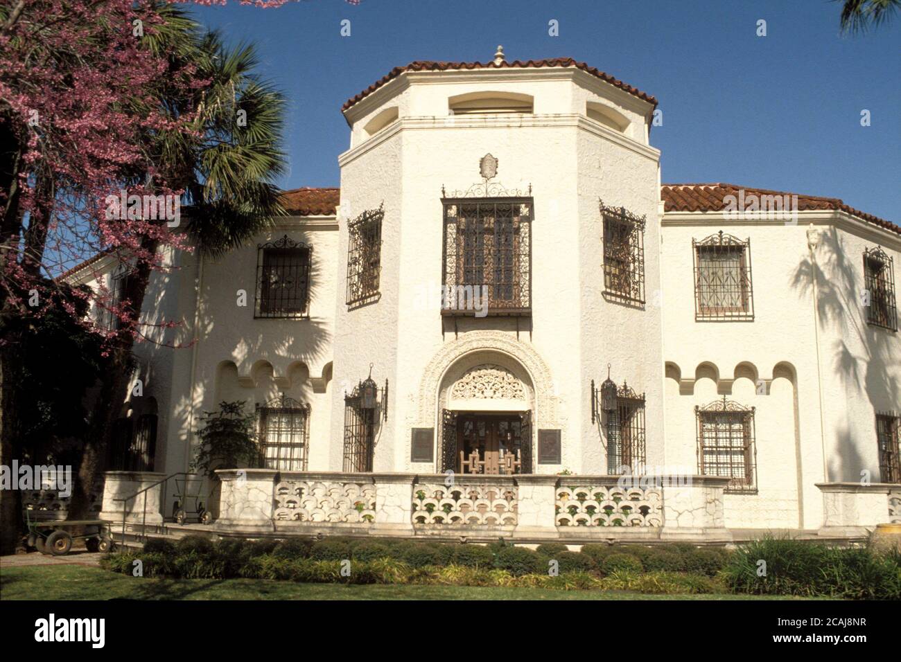 Außenansicht des McNay Art Museum in San Antonio, Texas, USA. Das ...