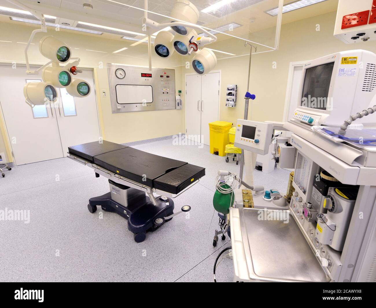 Operationssaal leer -Fotos und -Bildmaterial in hoher Auflösung – Alamy