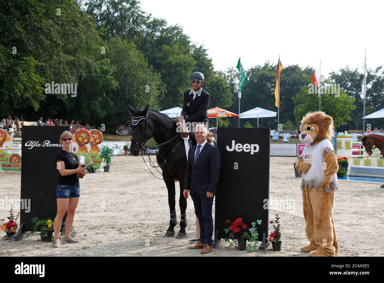 Sportpferde center rothenburg -Fotos und -Bildmaterial in hoher ...