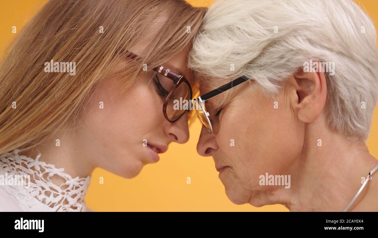 Alte Enkelin Stockfotos Und Bilder Kaufen Alamy