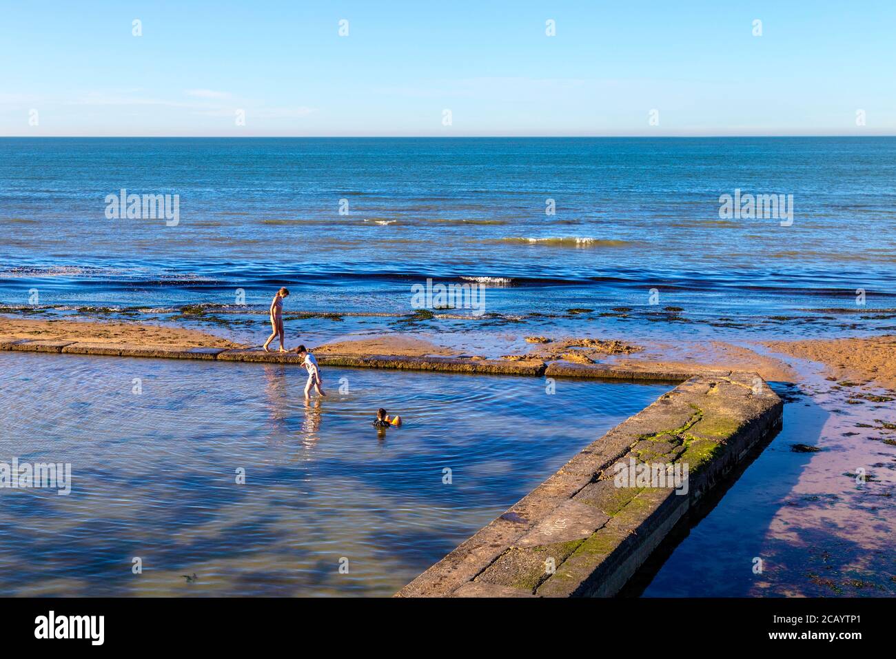 Walpole bay tidal pool -Fotos und -Bildmaterial in hoher Auflösung – Alamy
