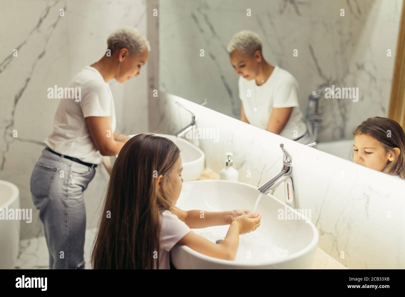 Mund mit seife waschen -Fotos und -Bildmaterial in hoher Auflösung – Alamy