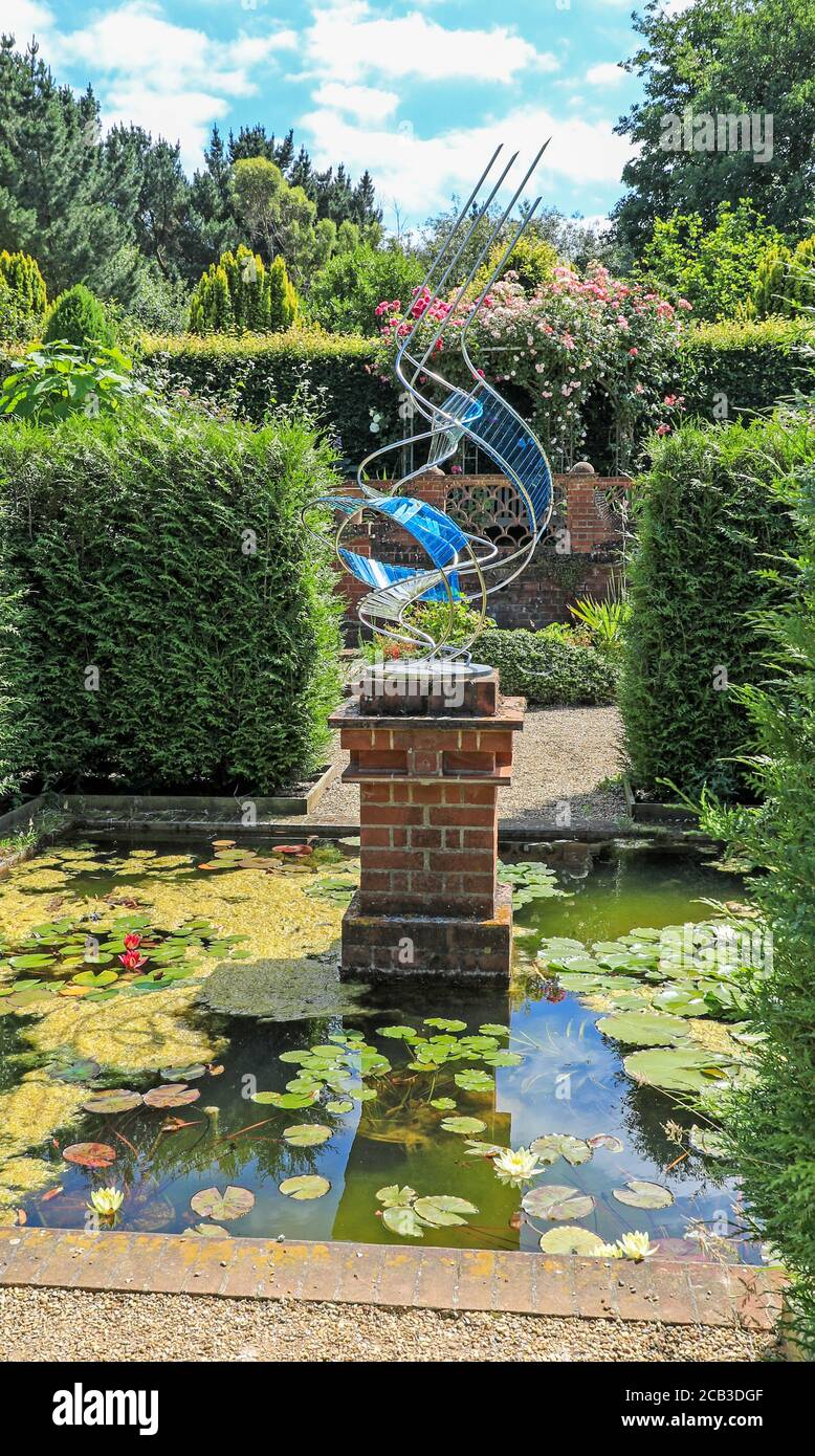 Metall und glasskulptur -Fotos und -Bildmaterial in hoher Auflösung – Alamy