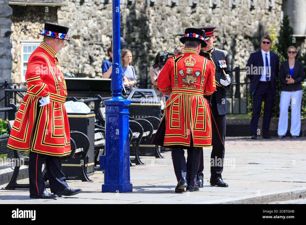 Beefeater in uniform -Fotos und -Bildmaterial in hoher Auflösung – Alamy