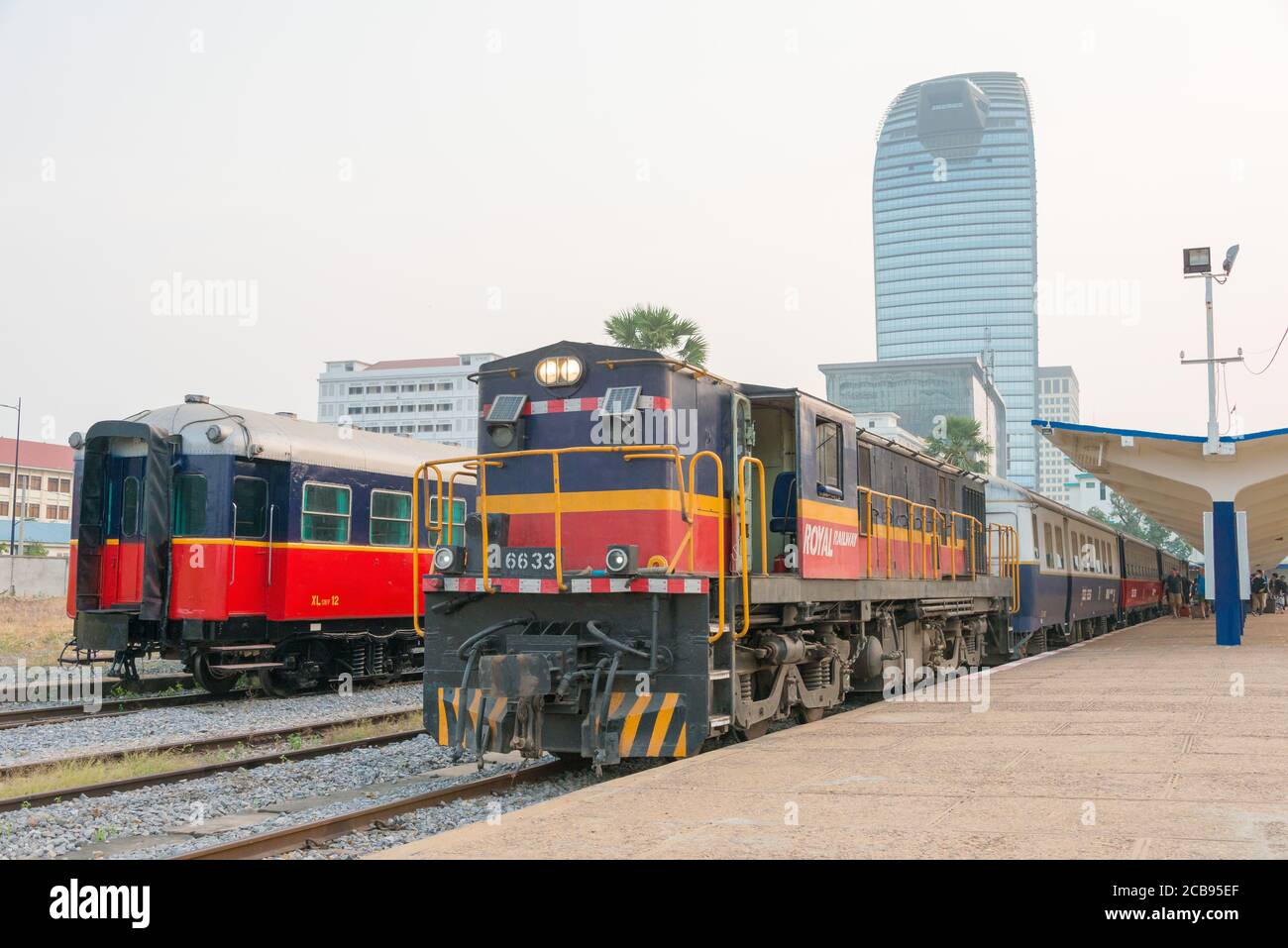 Zug nach Sihanoukville am Bahnhof Phnom Penh in Phnom Penh, Kambodscha ...