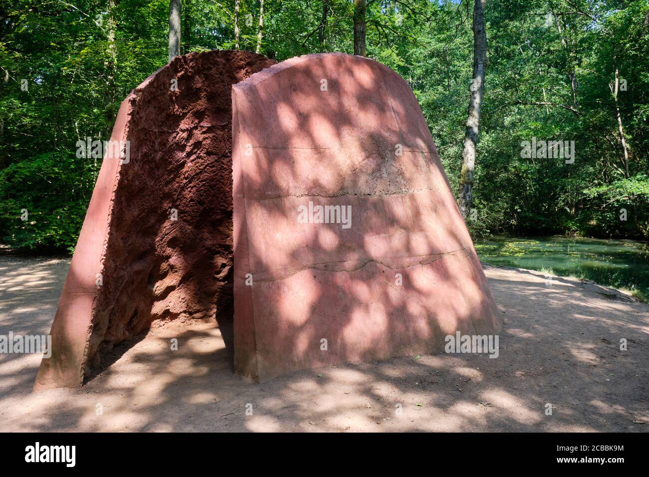 Threshold - eine Skulptur von Natasha Rosling am Forest of Dean ...