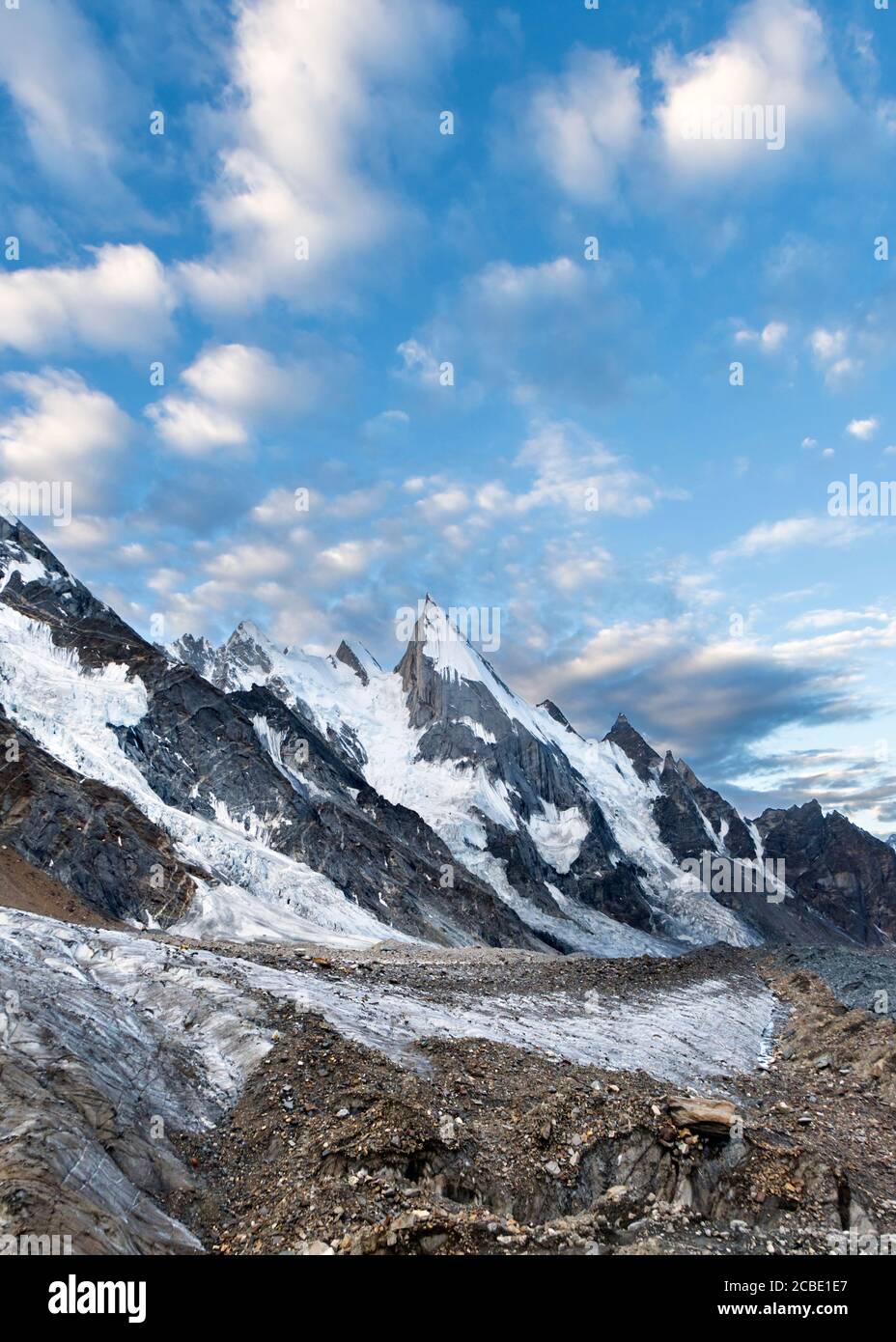 Layla oder Leila Peak von Xhuspang/Huspang Campingplatz, Gondogoro ...