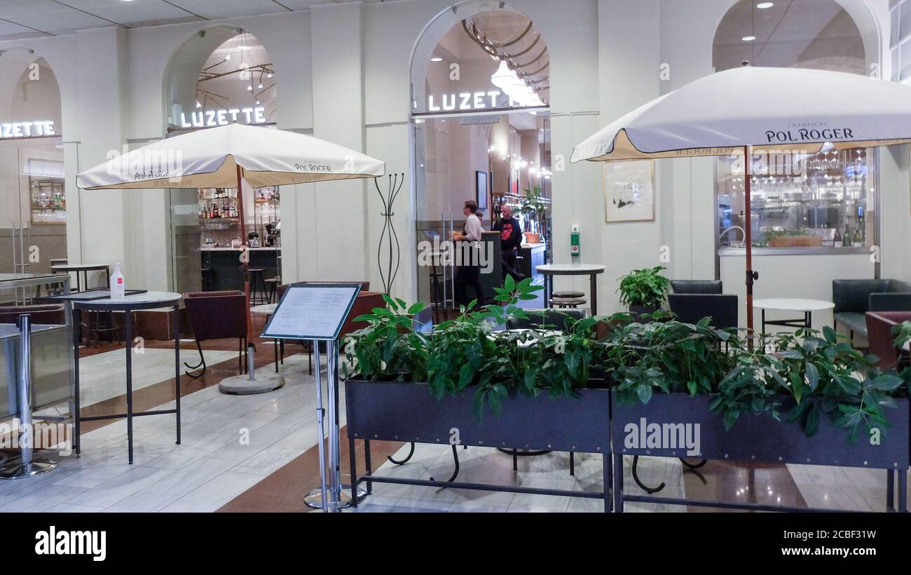 Der Innenraum des T-Centralen, der Hauptstation der U-Bahn in Stockholm ...