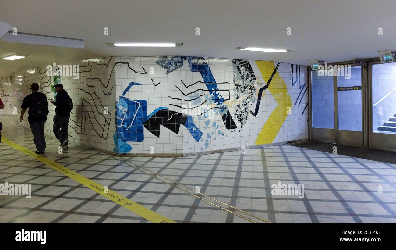 Der Innenraum des T-Centralen, der Hauptstation der U-Bahn in Stockholm ...