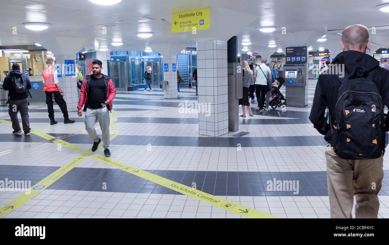 Der Innenraum des T-Centralen, der Hauptstation der U-Bahn in Stockholm ...
