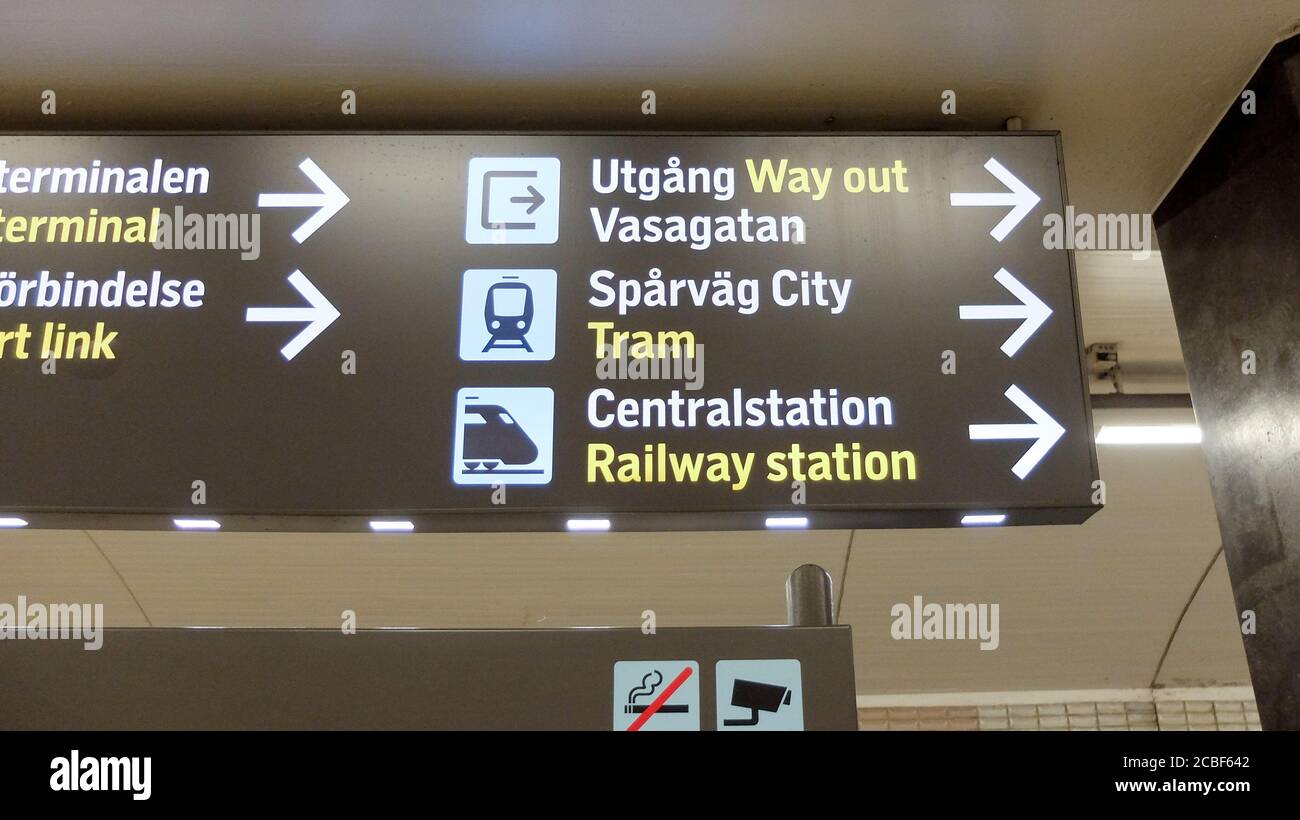 Der Innenraum des T-Centralen, der Hauptstation der U-Bahn in Stockholm ...