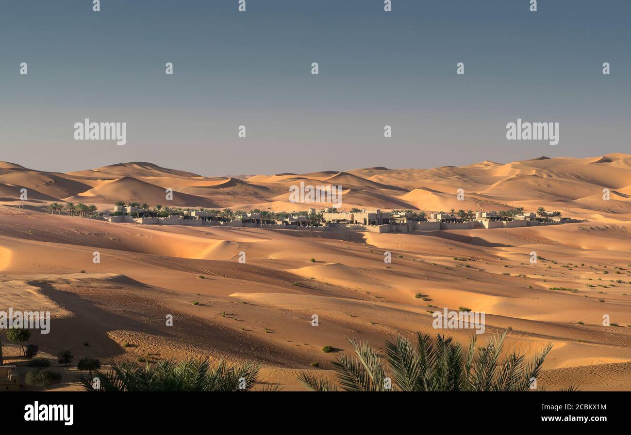 Qsar al sarab desert resort -Fotos und -Bildmaterial in hoher Auflösung ...