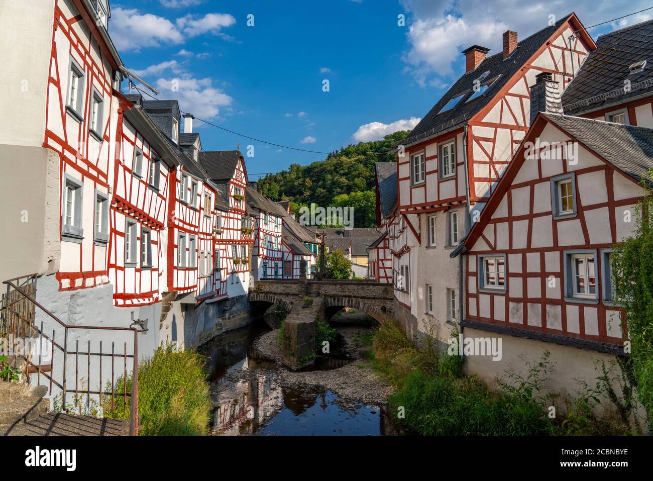 Village eifel germany monreal -Fotos und -Bildmaterial in hoher ...