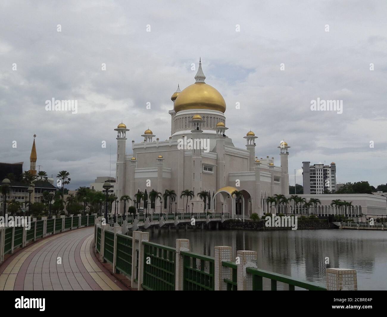 Sultan Omar Ali Saifuddin Moschee in Bandar Seri Begawan. Brunei ...