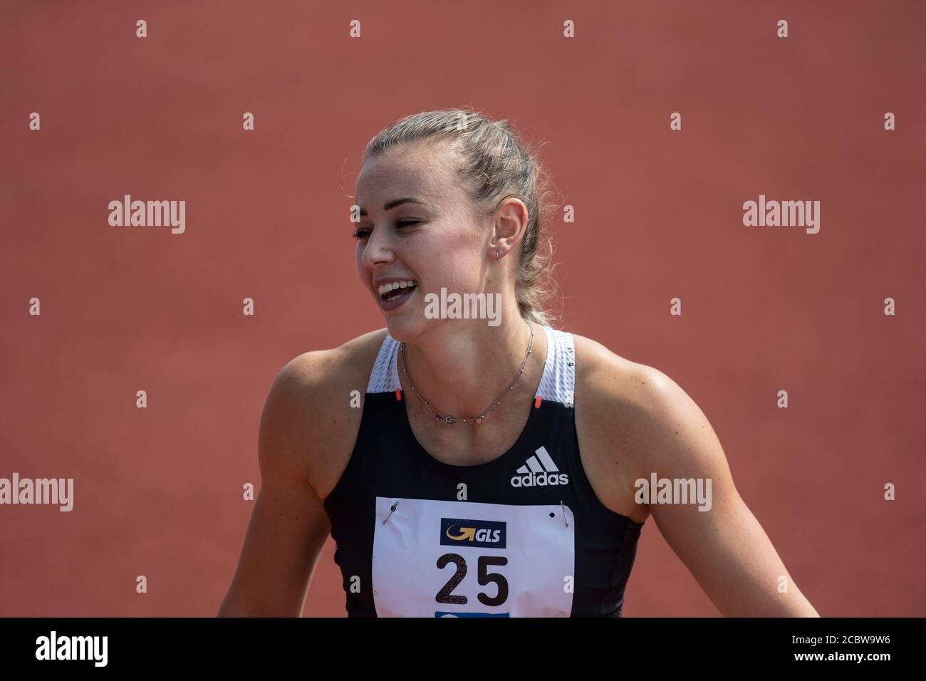 Gewinnt das 100 meter finale der frauen -Fotos und -Bildmaterial in ...