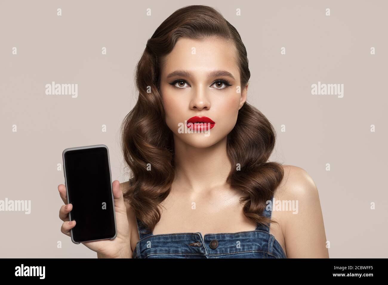 Pinup model pin up mädchen -Fotos und -Bildmaterial in hoher Auflösung ...