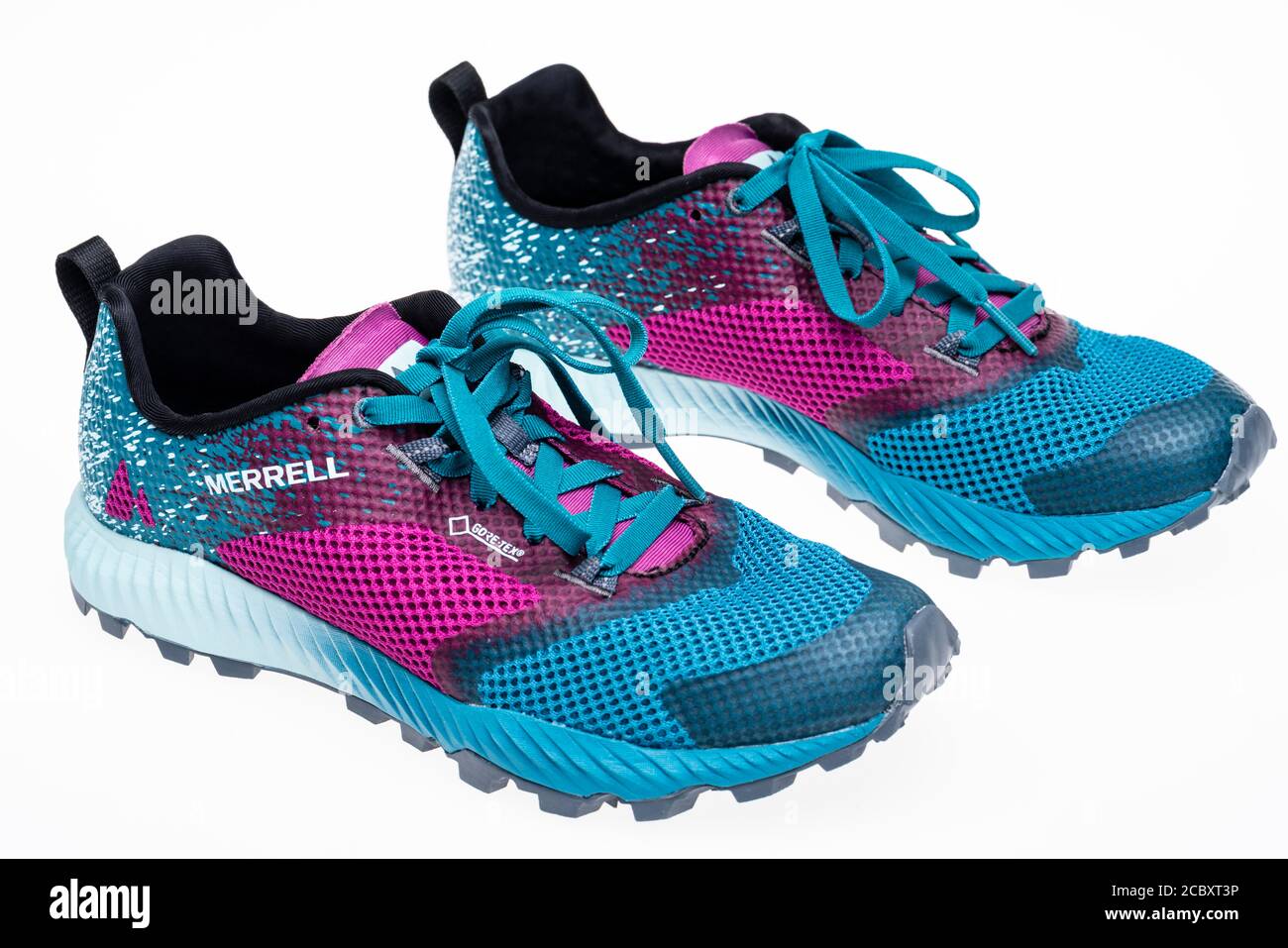 Blaue adidas cross trainer -Fotos und -Bildmaterial in hoher Auflösung ...