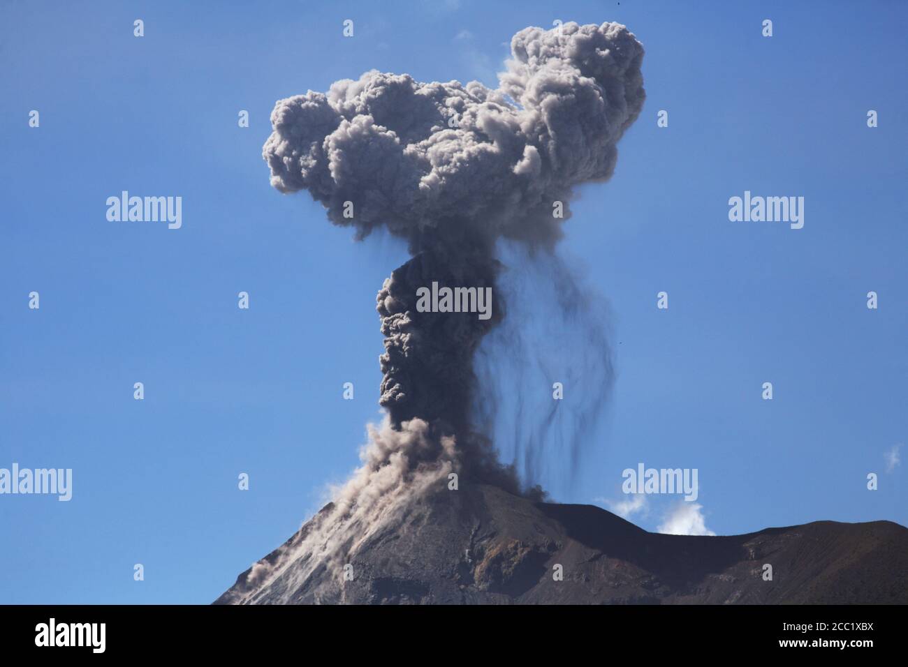 Vulkan asche -Fotos und -Bildmaterial in hoher Auflösung – Alamy