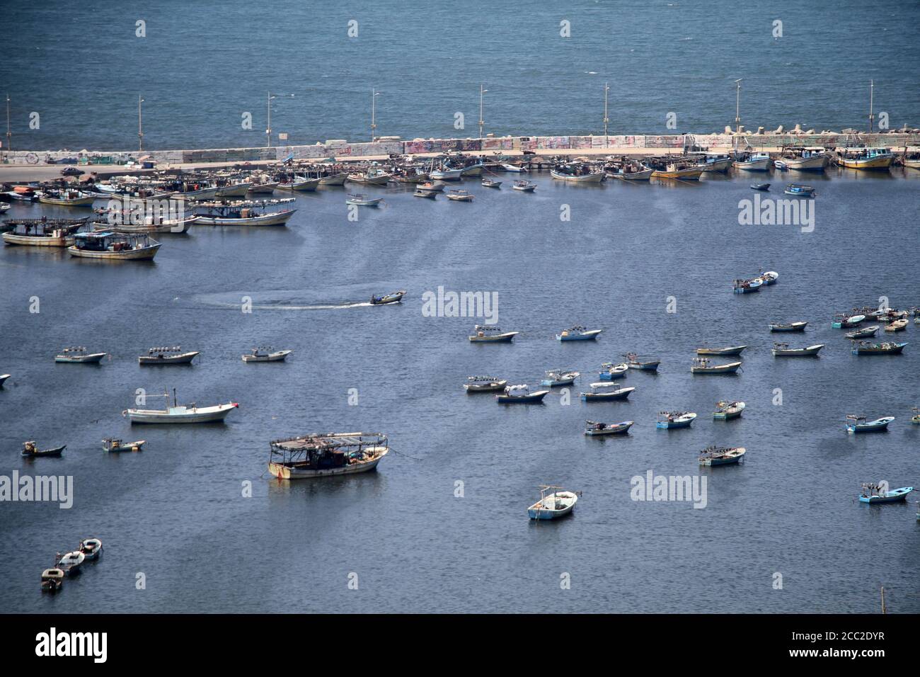 Gaza-Stadt. August 2020. Fischerboote sind in einem Hafen in Gaza-Stadt ...