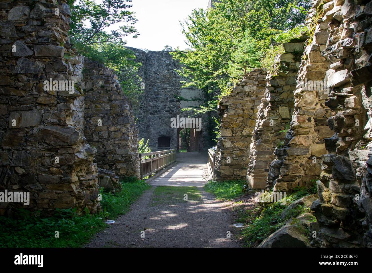 Burgruine Dobra, Kamptal-Seenweg 620, Wandern bei Dobra Stausee ...