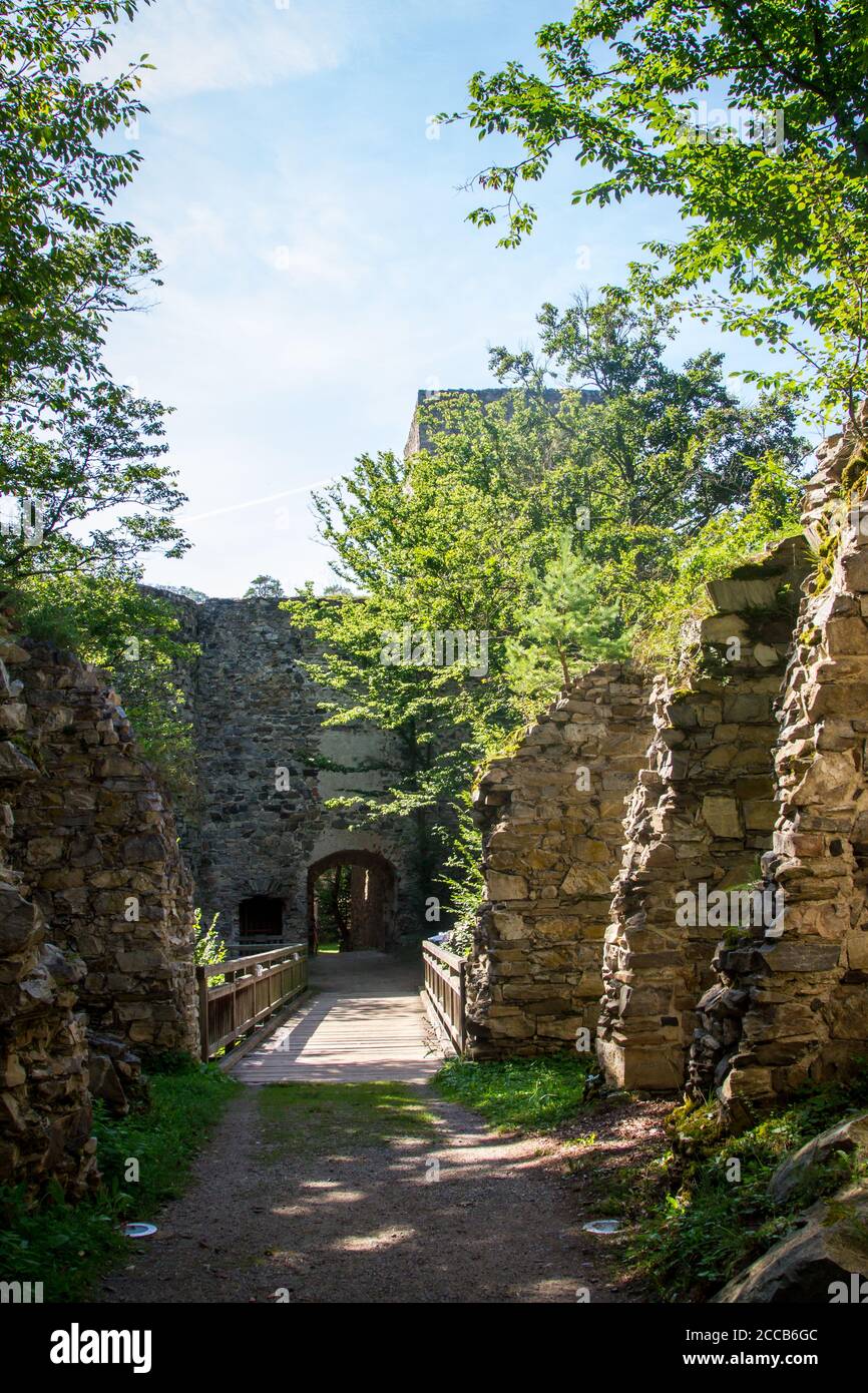 Burgruine Dobra, Kamptal-Seenweg 620, Wandern bei Dobra Stausee ...