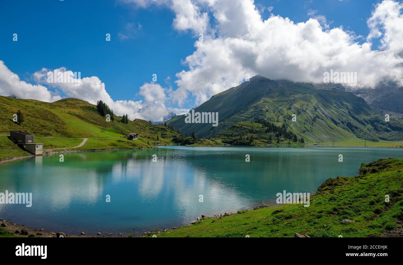 Schweizer Alpen Bergsee Stockfotos und -bilder Kaufen - Alamy