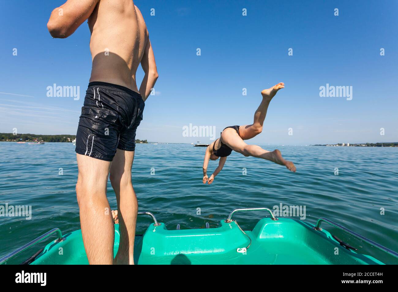 Springen sommerferien -Fotos und -Bildmaterial in hoher Auflösung – Alamy