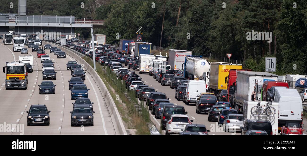 Stau auf der autobahn a2 -Fotos und -Bildmaterial in hoher Auflösung ...