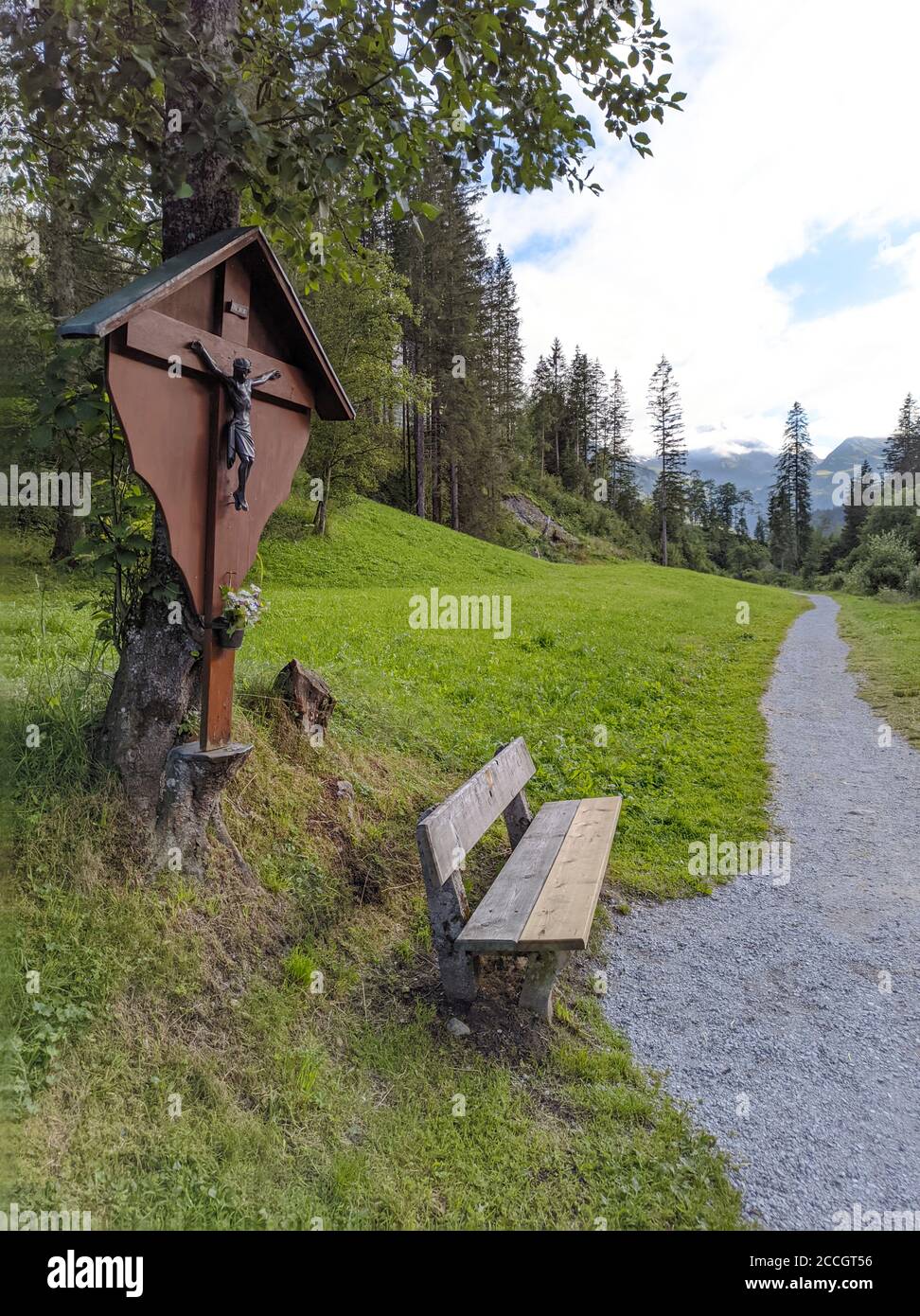 Bank aus holz -Fotos und -Bildmaterial in hoher Auflösung – Alamy