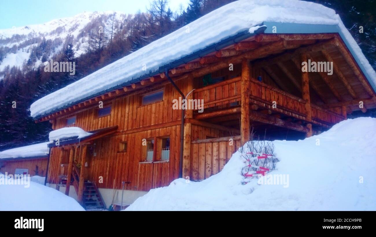 Chalet architecture -Fotos und -Bildmaterial in hoher Auflösung – Alamy
