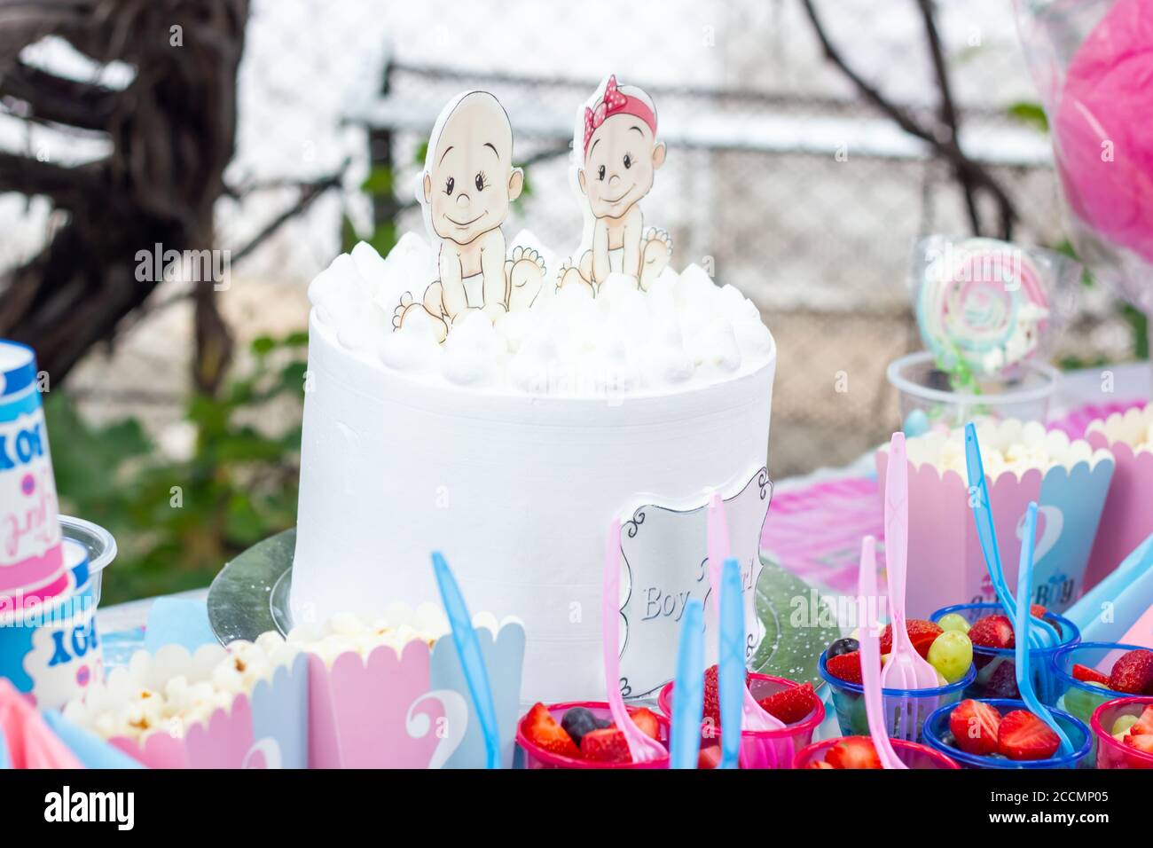 Junge oder Mädchen Partytisch, bunte Party-Tisch Stockfotografie - Alamy