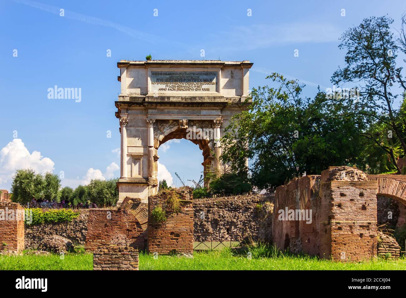Titusbogen im forum romanum -Fotos und -Bildmaterial in hoher Auflösung ...