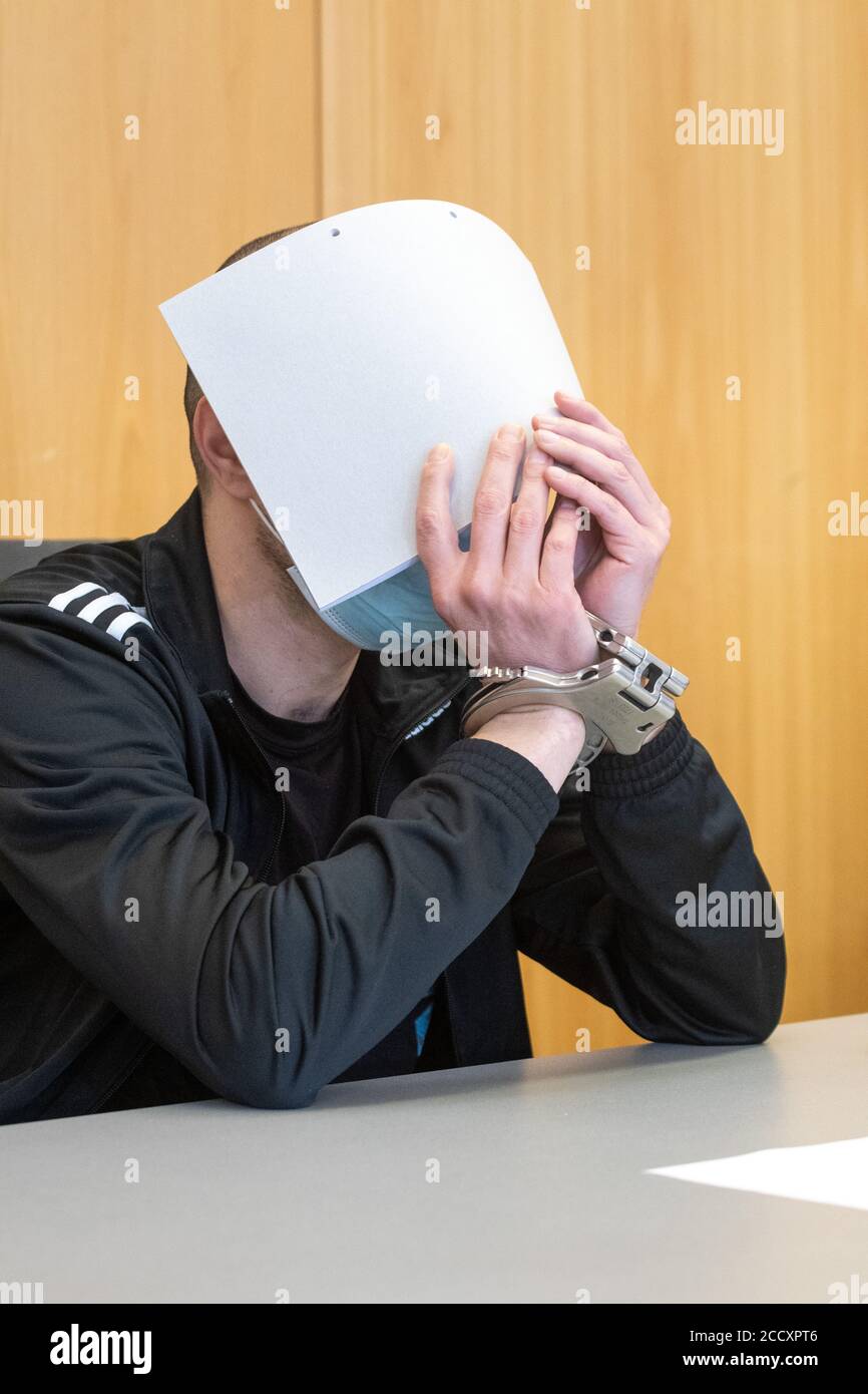 Gefesselt Und Geknebelt Fotos Und Bildmaterial In Hoher Auflösung Alamy