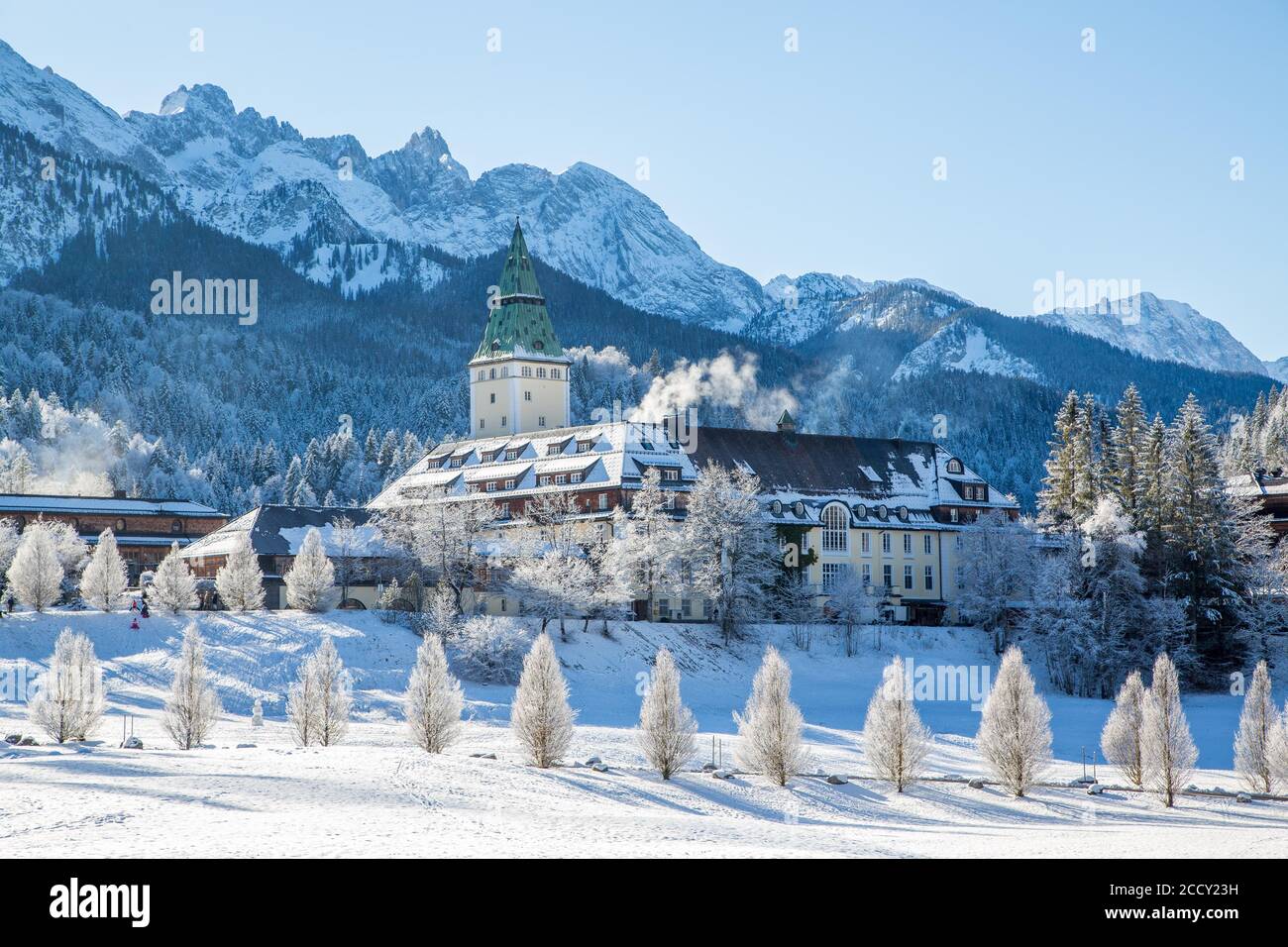 Schloss elmau schloss elmau im winter -Fotos und -Bildmaterial in hoher ...