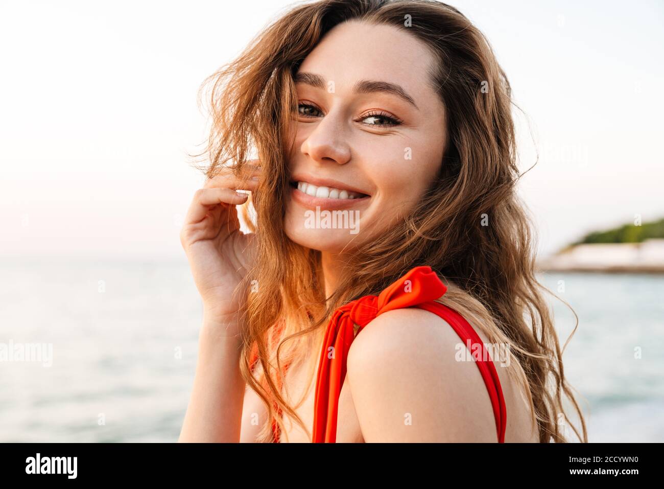 Junge Frau Trägt Bikini Fotos Und Bildmaterial In Hoher Auflösung Alamy
