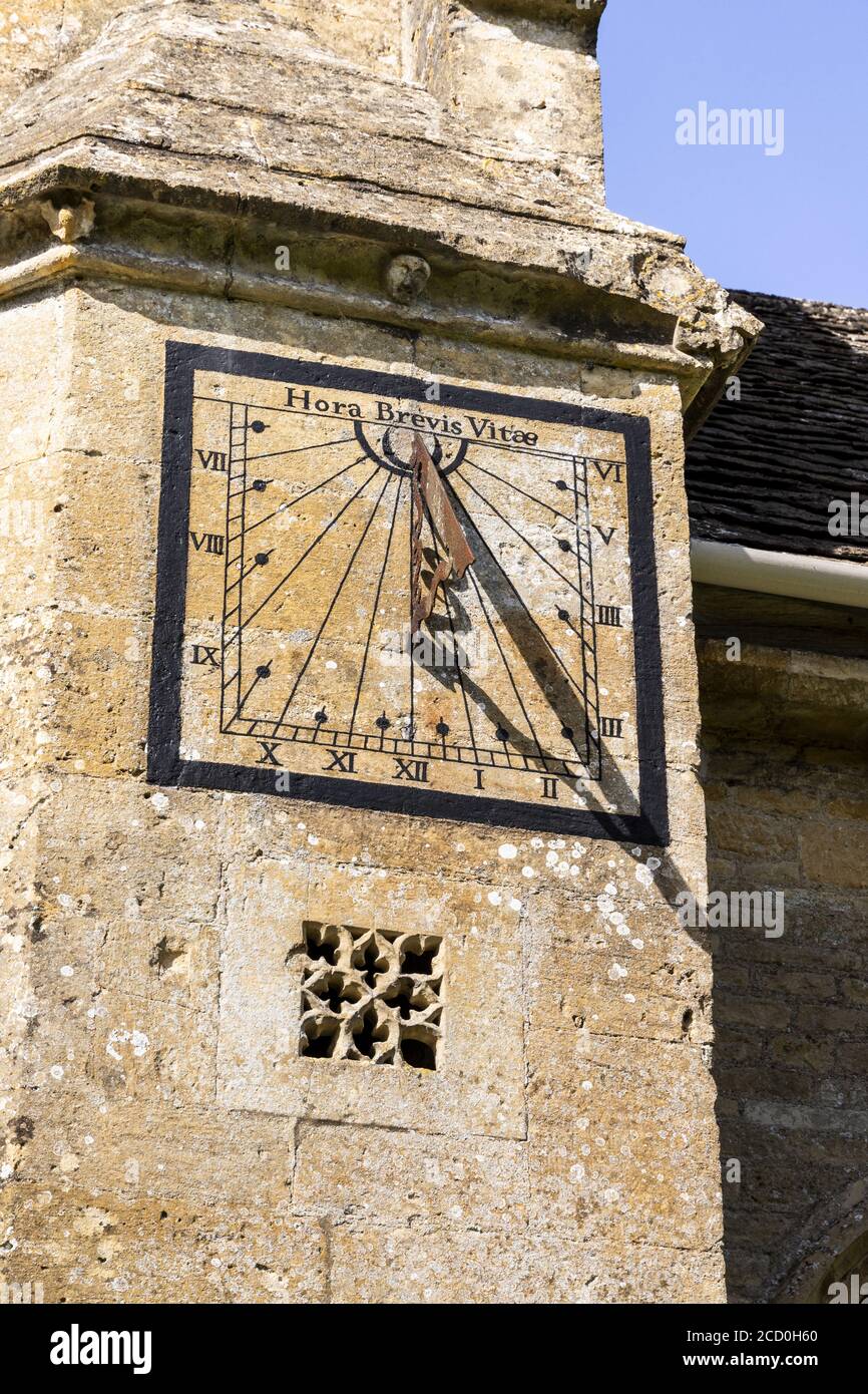 Sonnenuhr motto -Fotos und -Bildmaterial in hoher Auflösung – Alamy