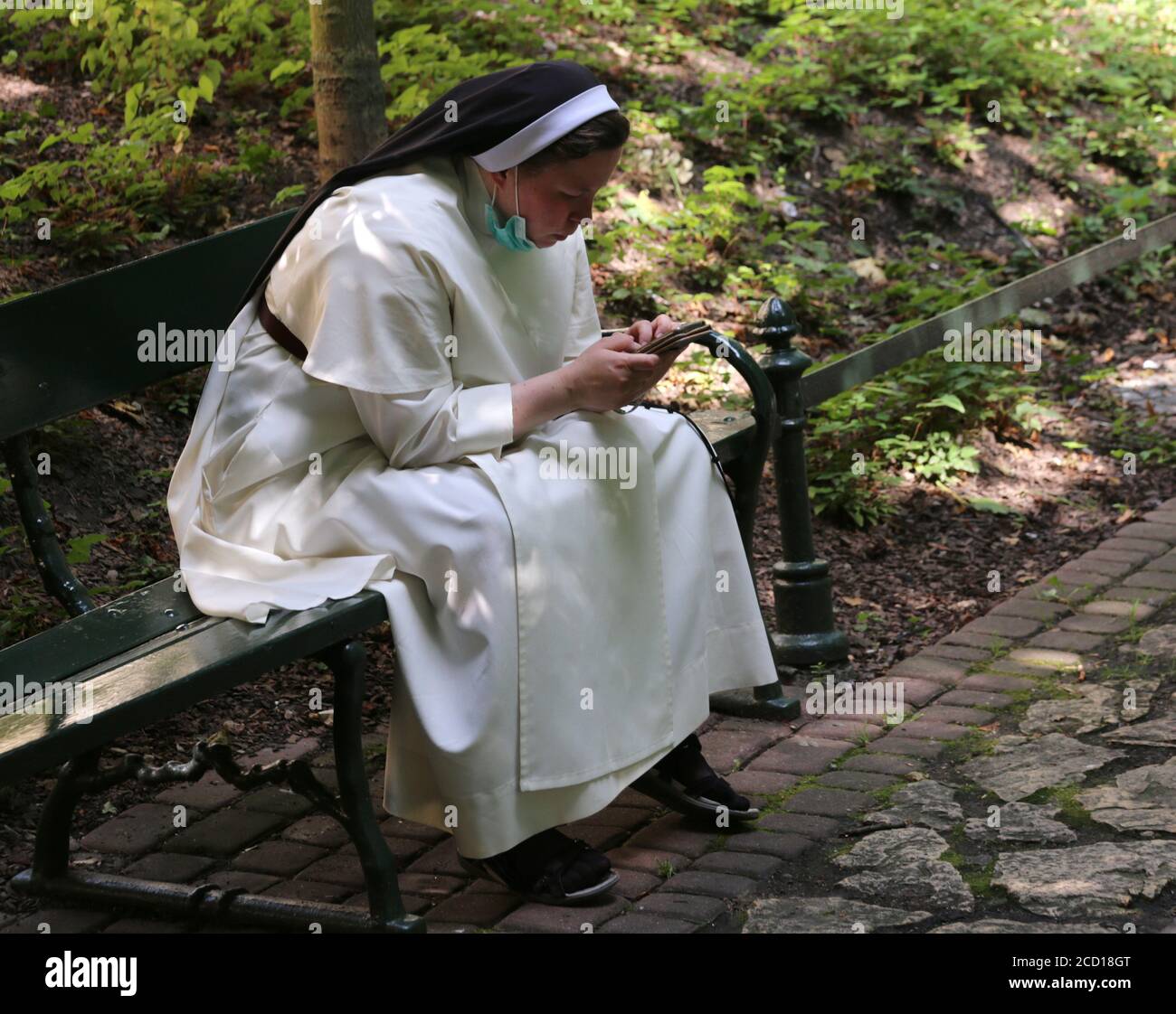 Junge nonne -Fotos und -Bildmaterial in hoher Auflösung – Alamy