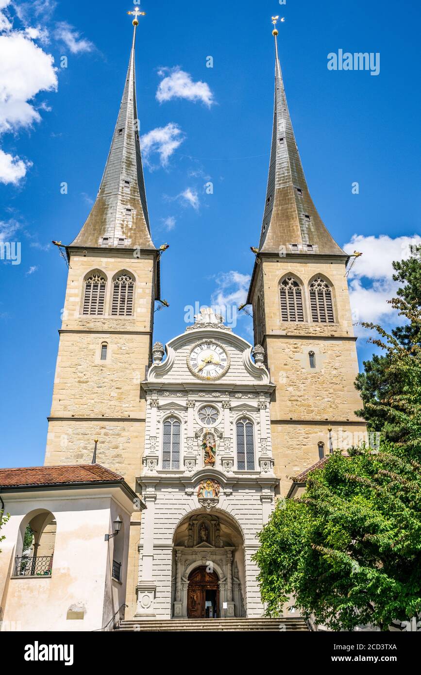 Katholische hofkirche st leodegar -Fotos und -Bildmaterial in hoher ...