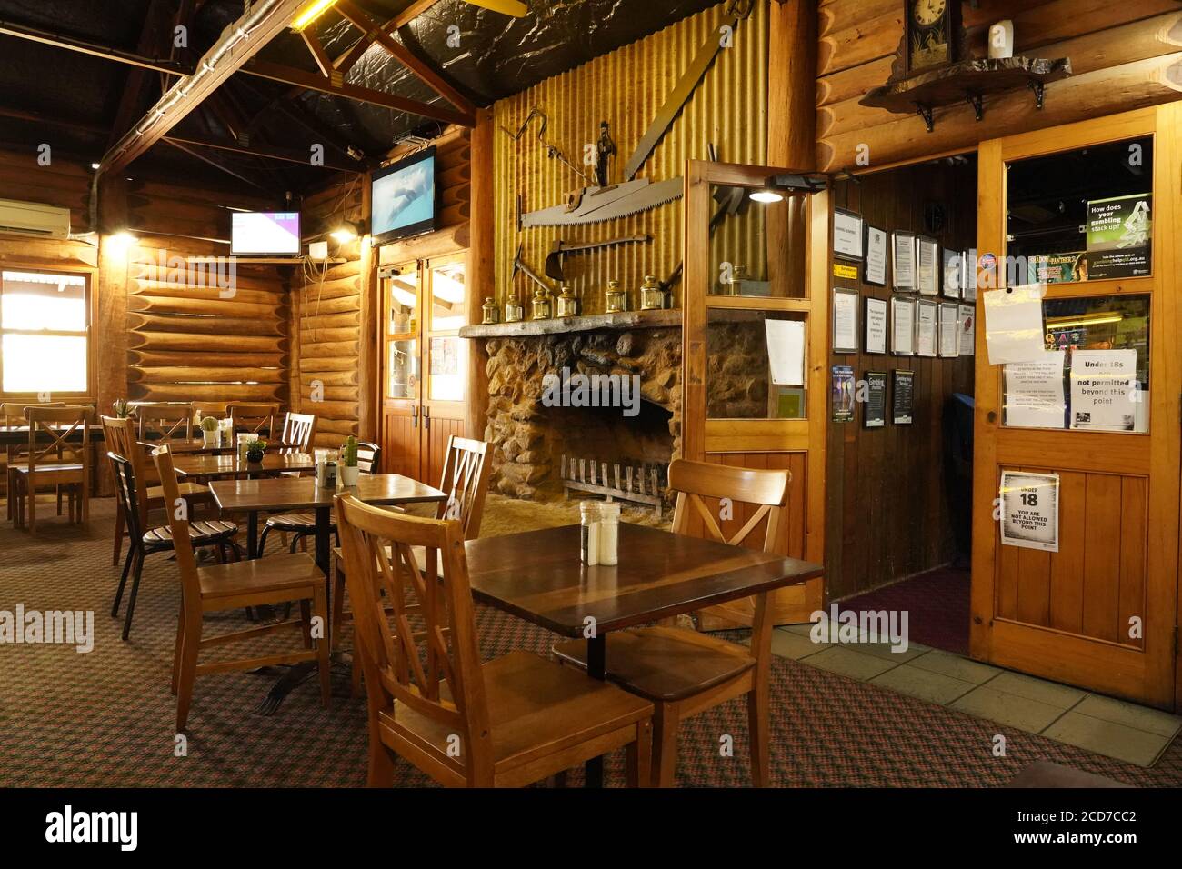 Innenaufnahmen voller Charakter im New Royal Hotel / Pub im Outback ...