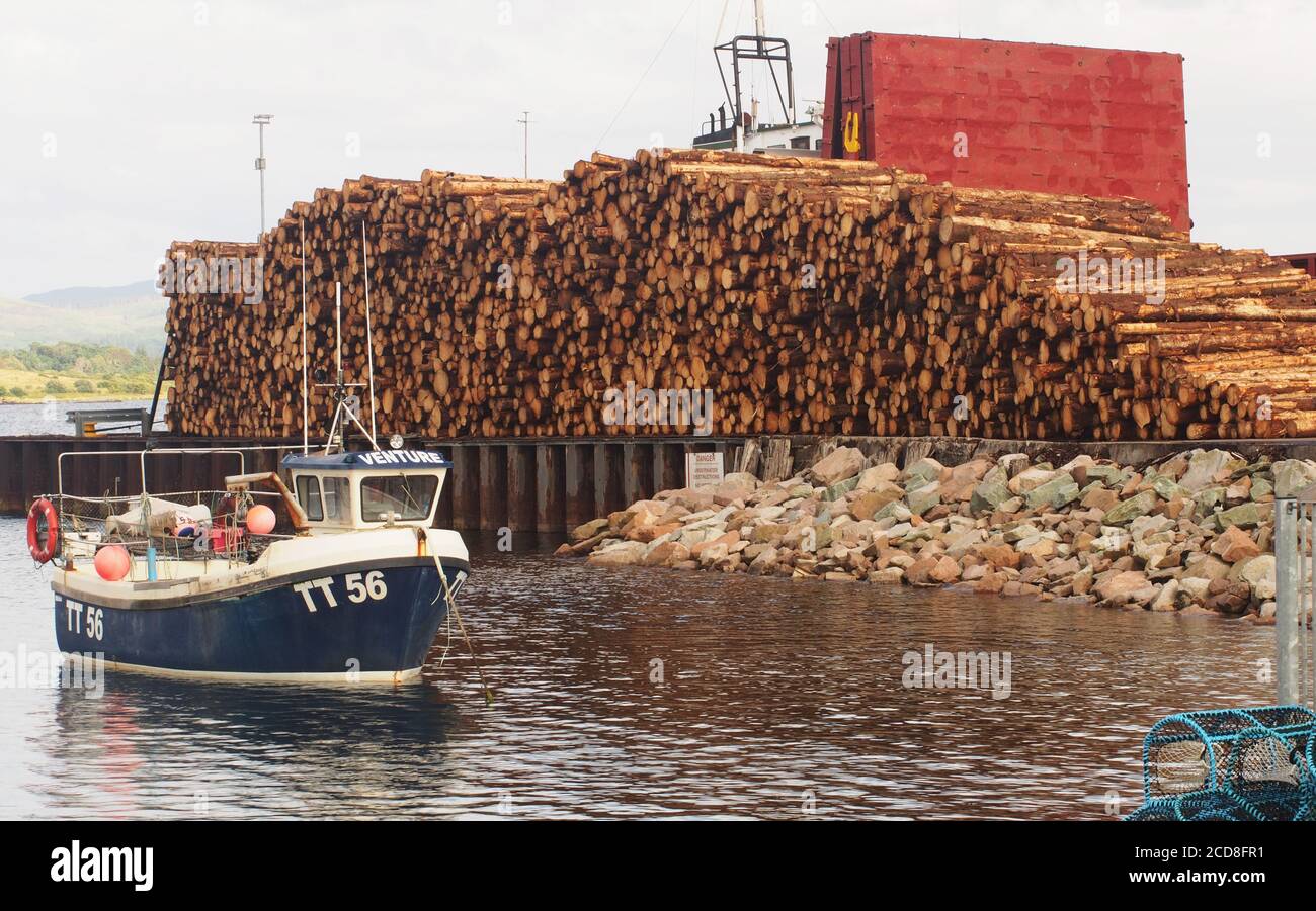 Ein Blick auf den Ardrishaig Pier, Argyll, Schottland auf einen großen ...