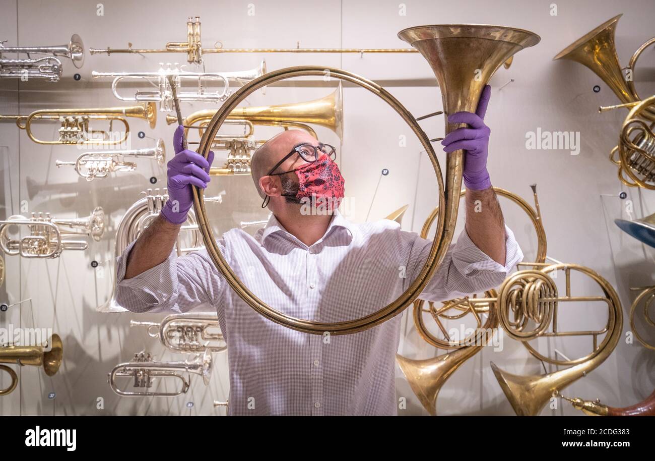 Trompe dauphine -Fotos und -Bildmaterial in hoher Auflösung – Alamy