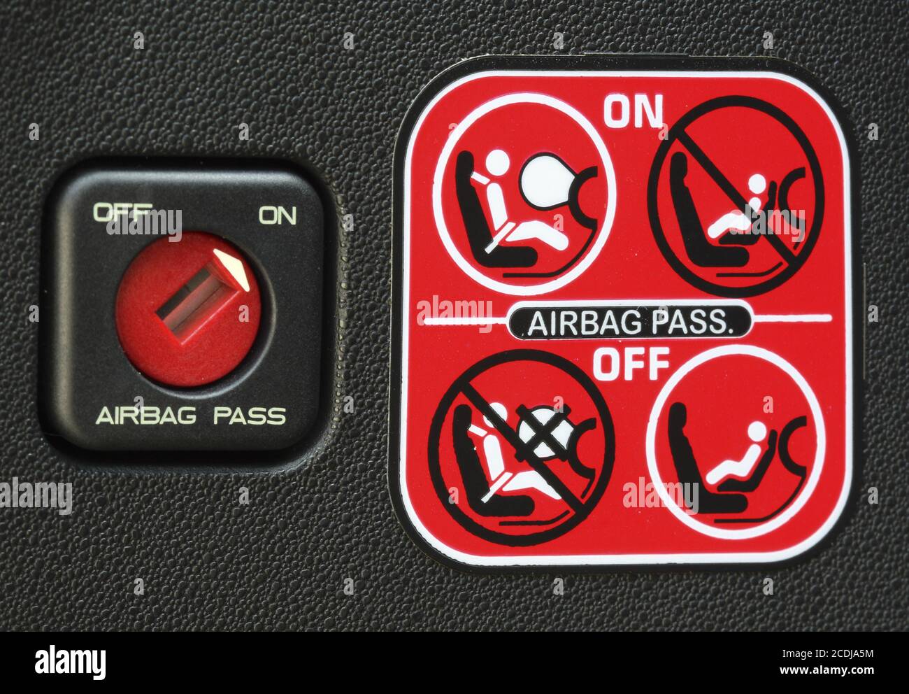 Airbag explosion -Fotos und -Bildmaterial in hoher Auflösung – Alamy